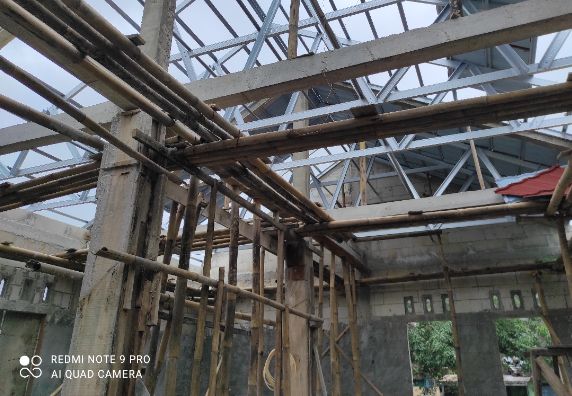 Pemasangan Atap Gedung PKD