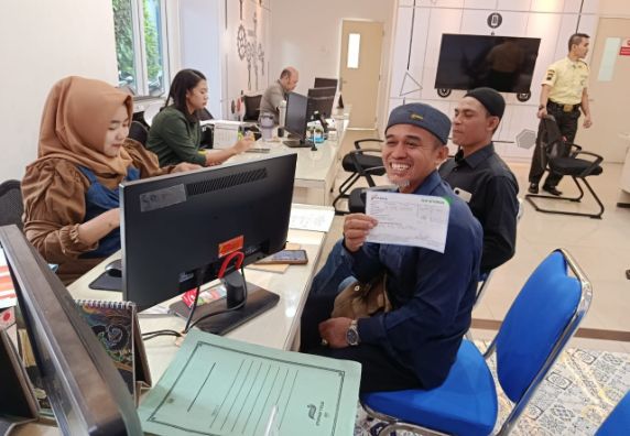 Penandatanganan Pembukaan Rekening Koperasi Desa Merah Putih Peron