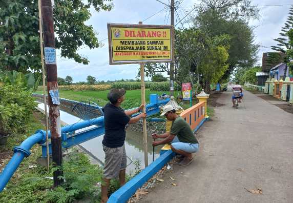 PRIHATIN DENGAN SAMPAH DESA TOSARI AKAN TIPIRING HINGGA DENDA AKAN ...