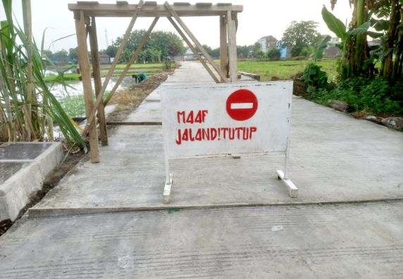 PELAKSANAAN RABAT BETON RT 12 RW 04