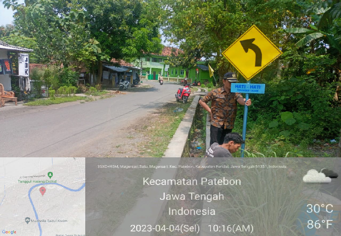 PEMASANGAN RAMBU JALAN DI JALAN DESA MAGERSARI